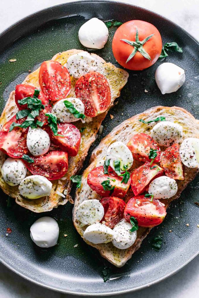 Caprese Ciabatta Toast ⋆ Top Ciabatta Toast with Caprese Salad!