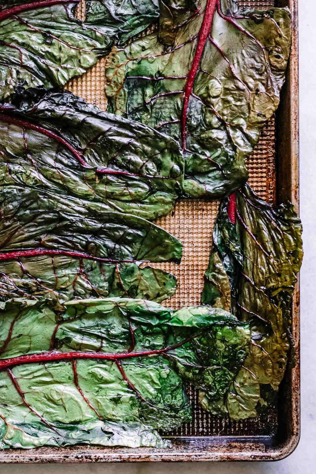 Baked Chard Chips ⋆ Roast Chard Leaves into Crispy Chips in 10 Minutes!