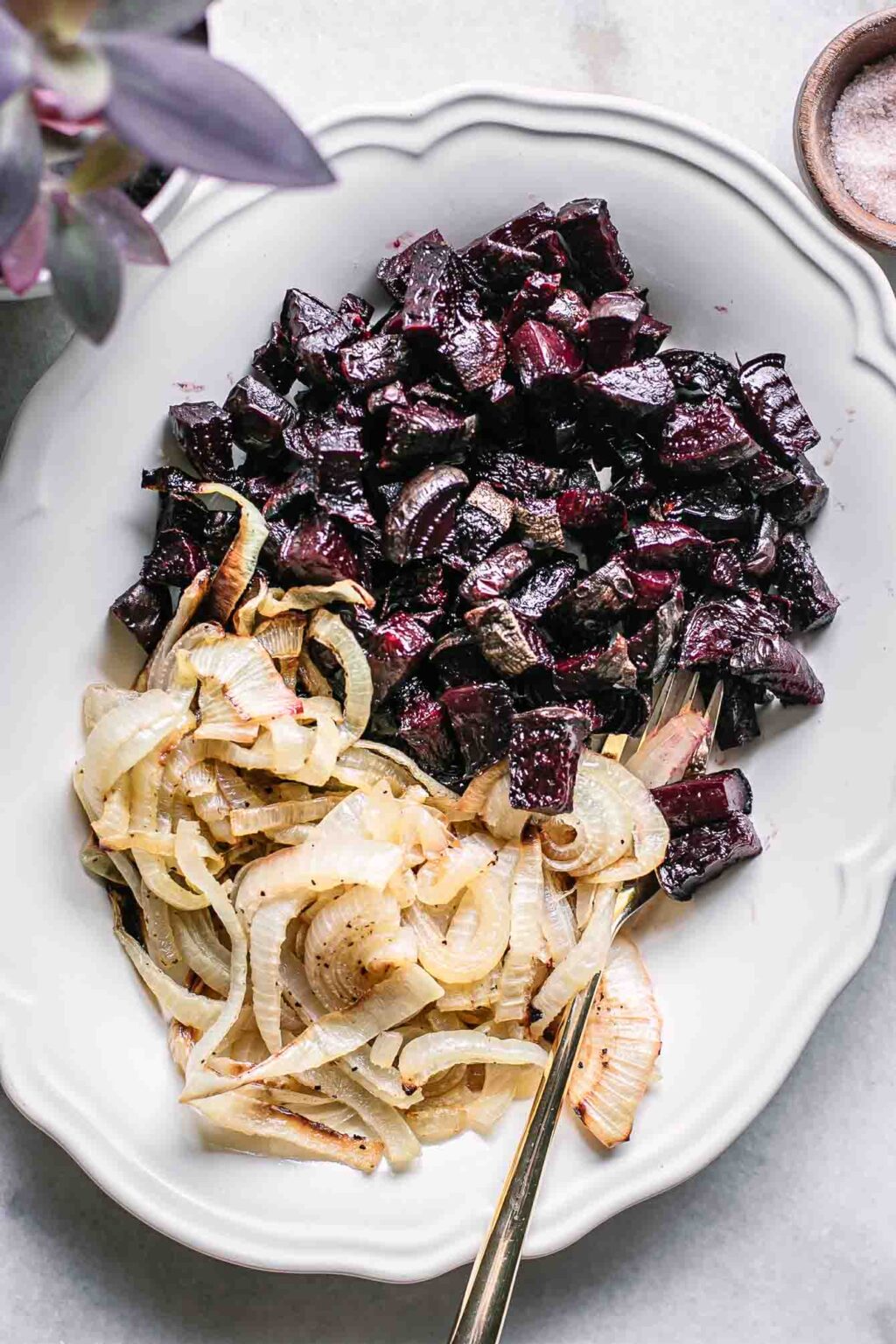 Roasted Beets and Onions ⋆ 5 Ingredients, 40 Minutes, Super Tasty