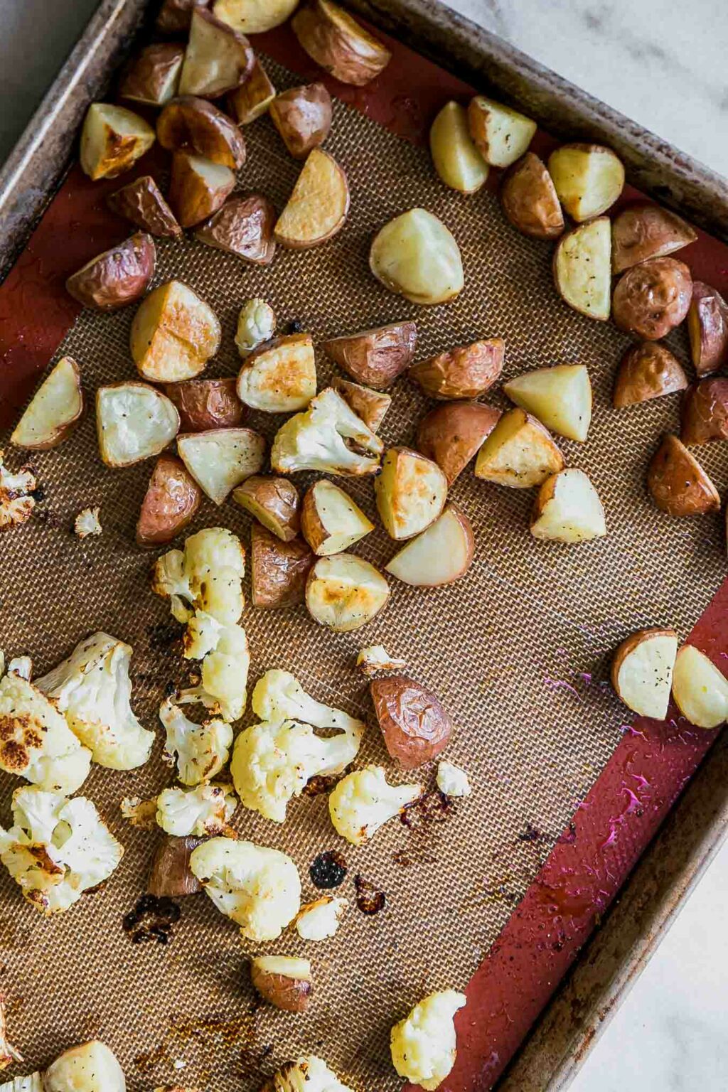 Roasted Cauliflower and Potatoes ⋆ 5 Ingredients + 30 Minutes!