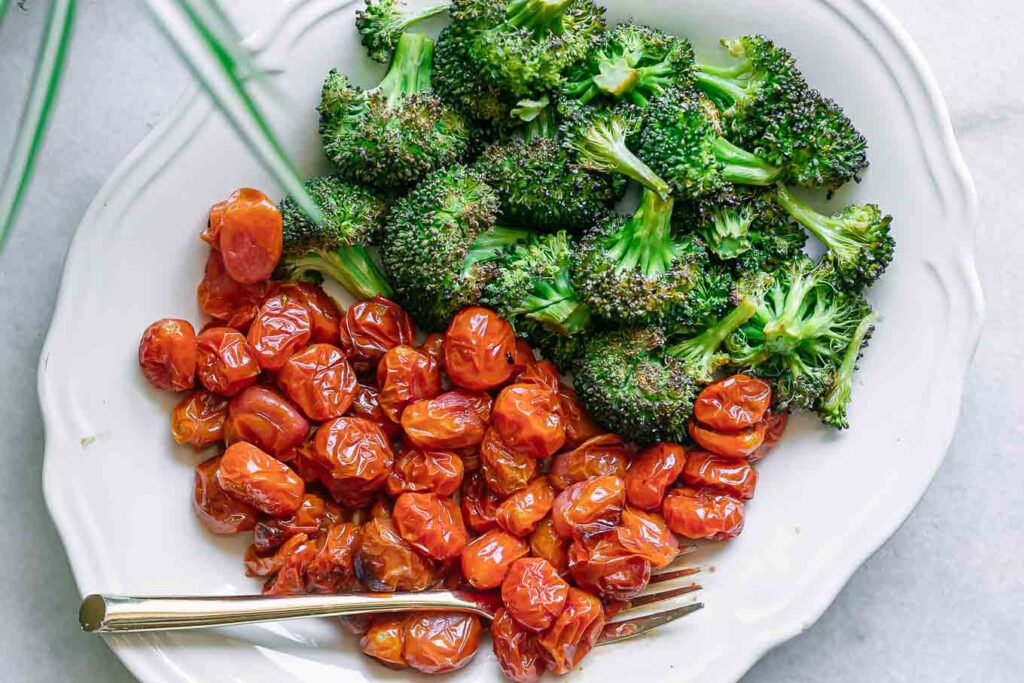 Roasted Broccoli and Tomatoes ⋆ Only 5 Ingredients + 25 Minutes!
